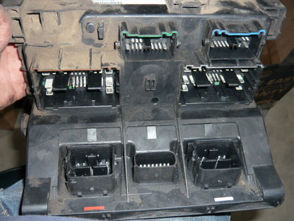 6.7L – Fuse Box – TIPM Module – 2010 – 2500 – 3500 – Used – 04692131AG ...